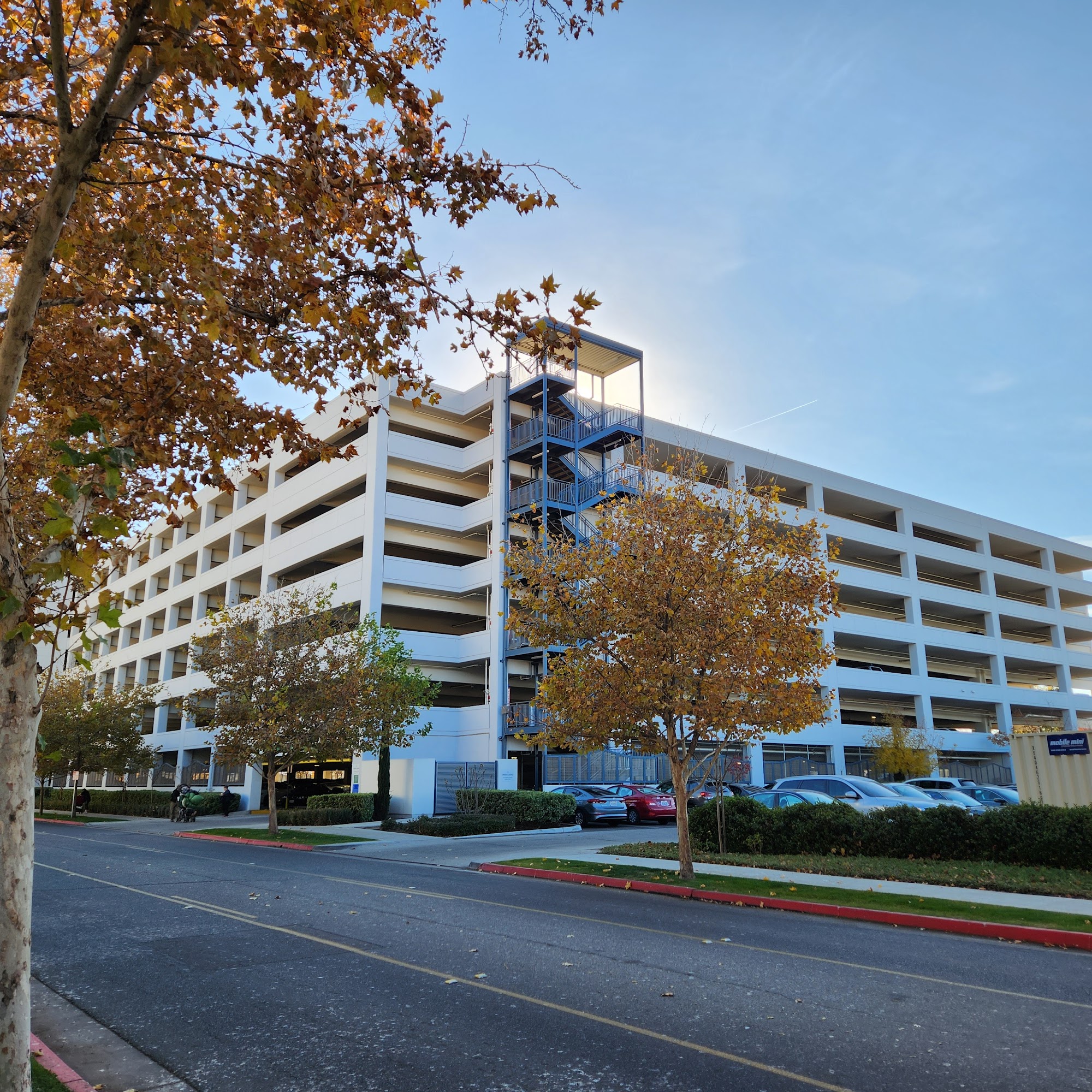 COMMUNITY REGIONAL MEDICAL CENTER - Fresno CA - Hours, Directions ...
