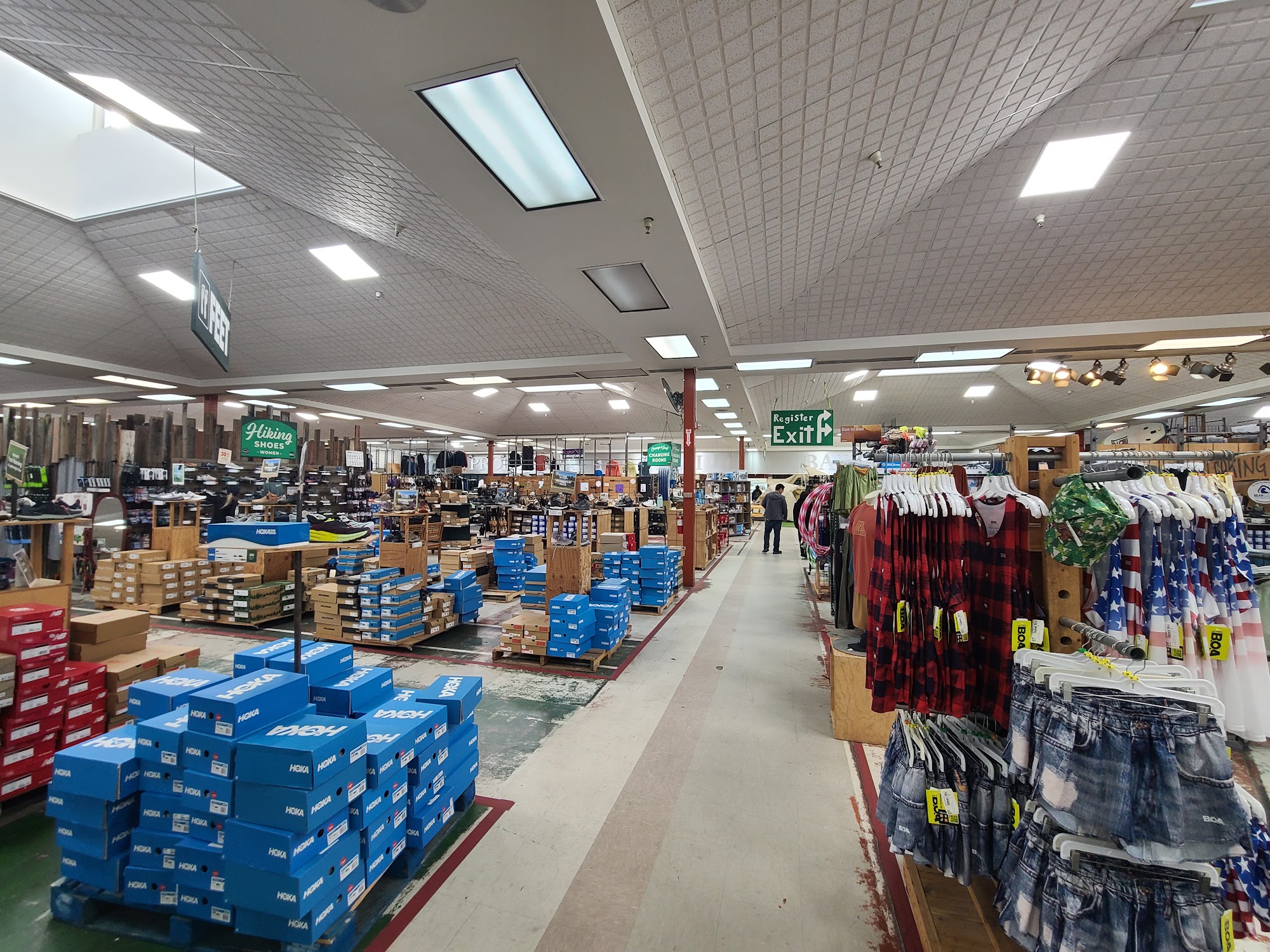 SPORTS BASEMENT PRESIDIO - San Francisco CA - Hours, Directions ...