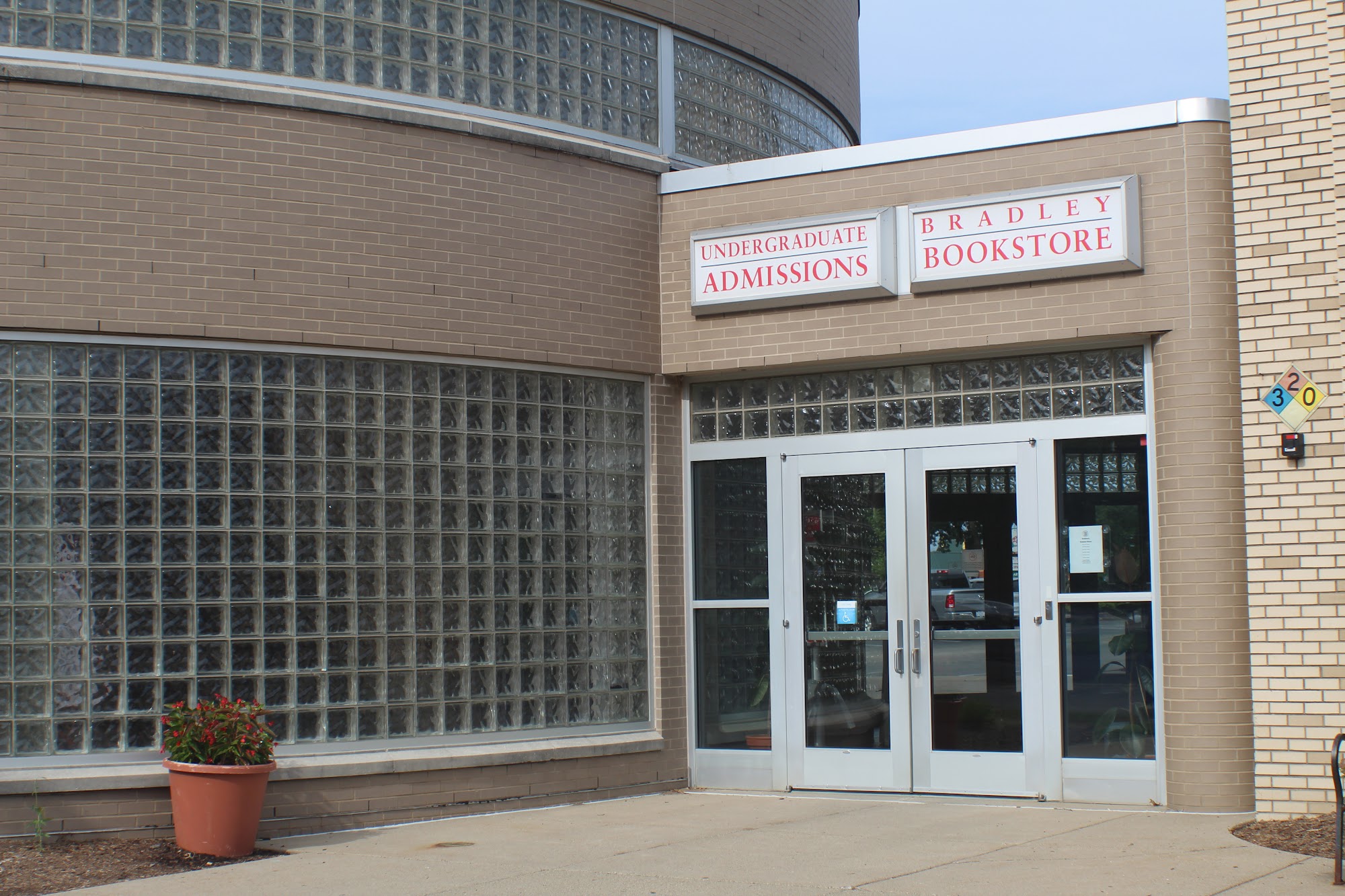 BRADLEY UNIVERSITY BOOKSTORE - Peoria IL - Hours, Directions, Reviews ...