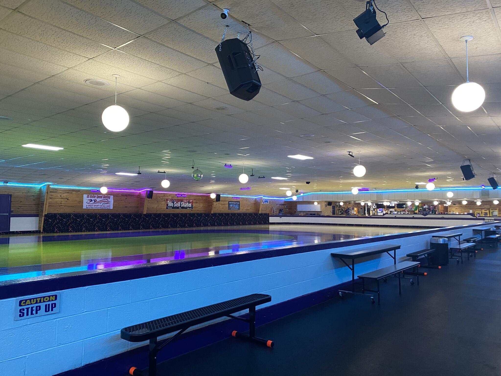 SKATELAND SOUTH - Springfield IL - Hours, Directions, Reviews - Loc8NearMe