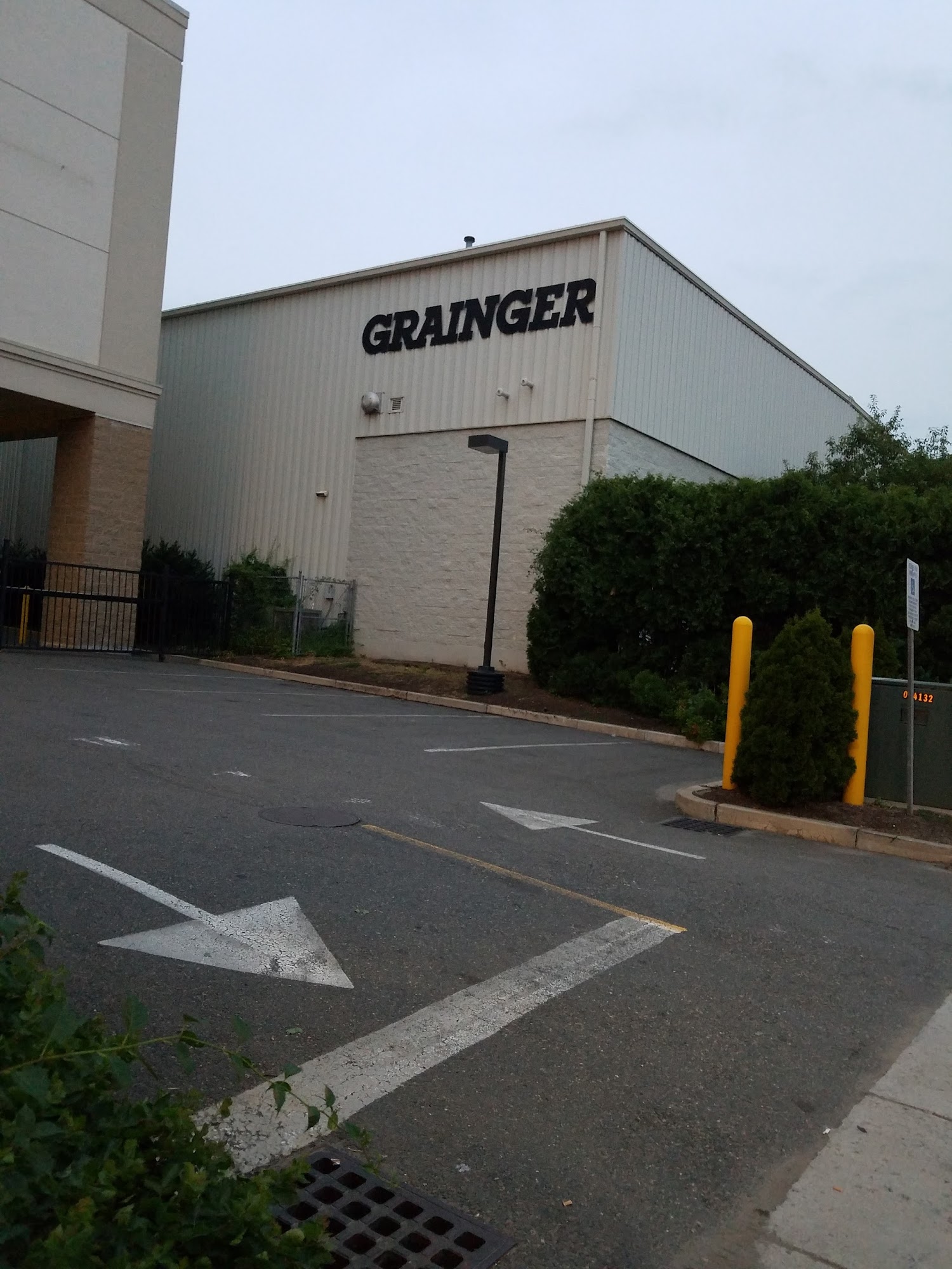 GRAINGER INDUSTRIAL SUPPLY - 160 Broadway, Everett MA - Hours ...