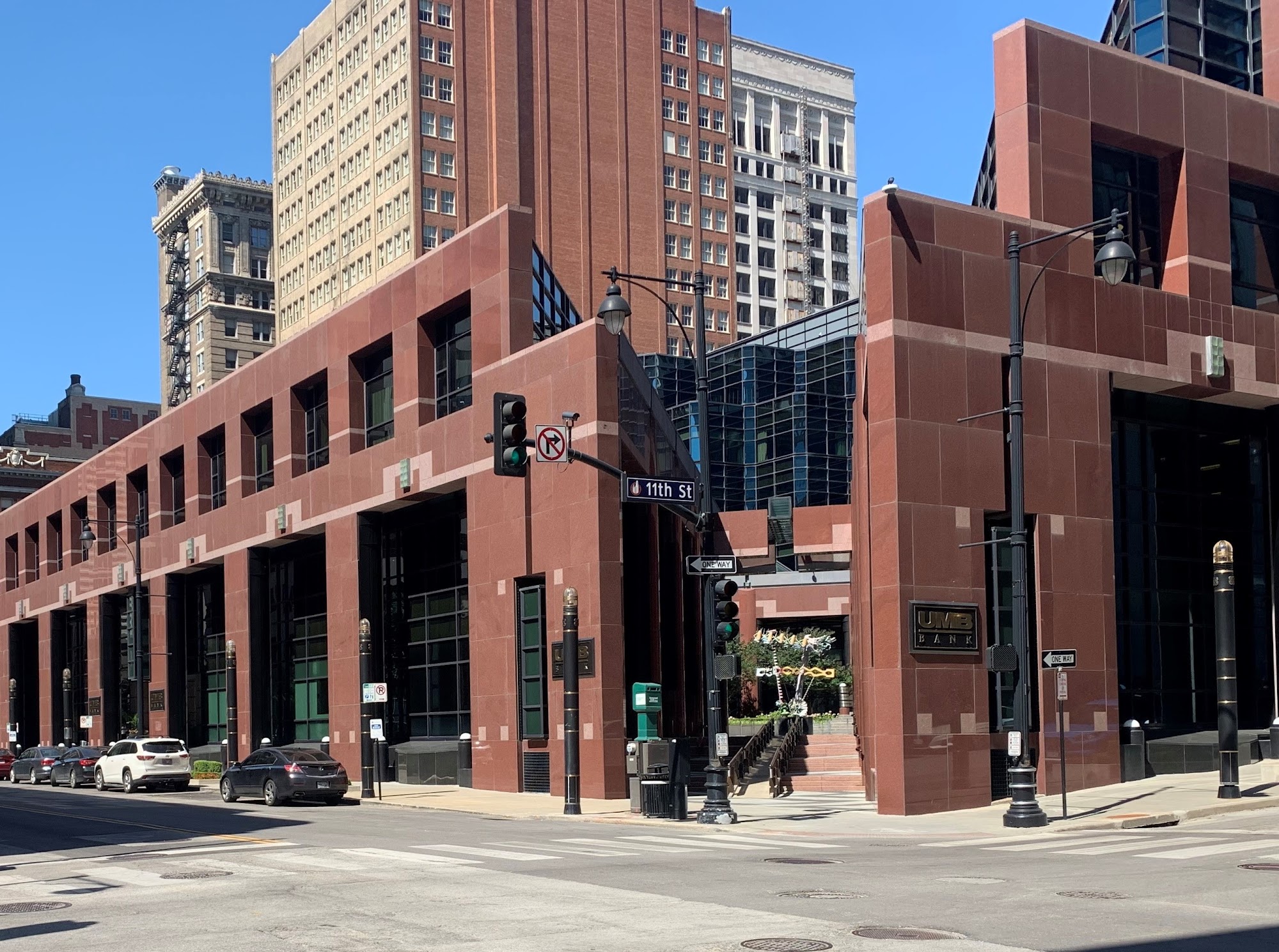 UMB BANK - 1010 Grand Blvd, Kansas City MO - Hours, Directions, Reviews ...