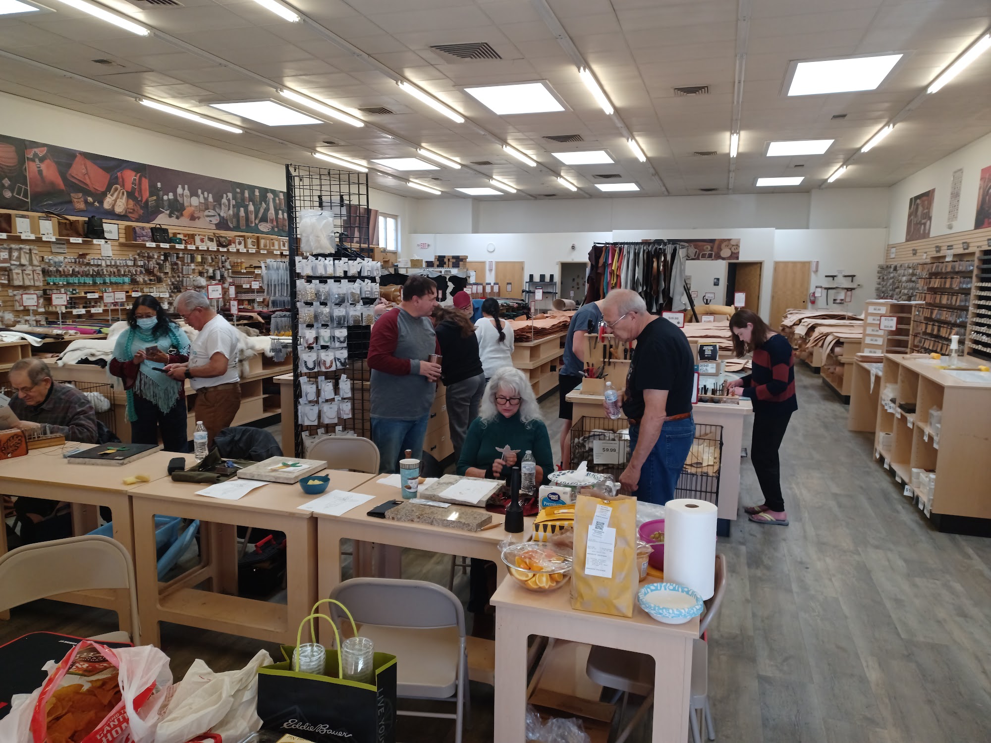 TANDY LEATHER ALBUQUERQUE - 10 - 6505 Menaul Blvd NE, Albuquerque NM ...