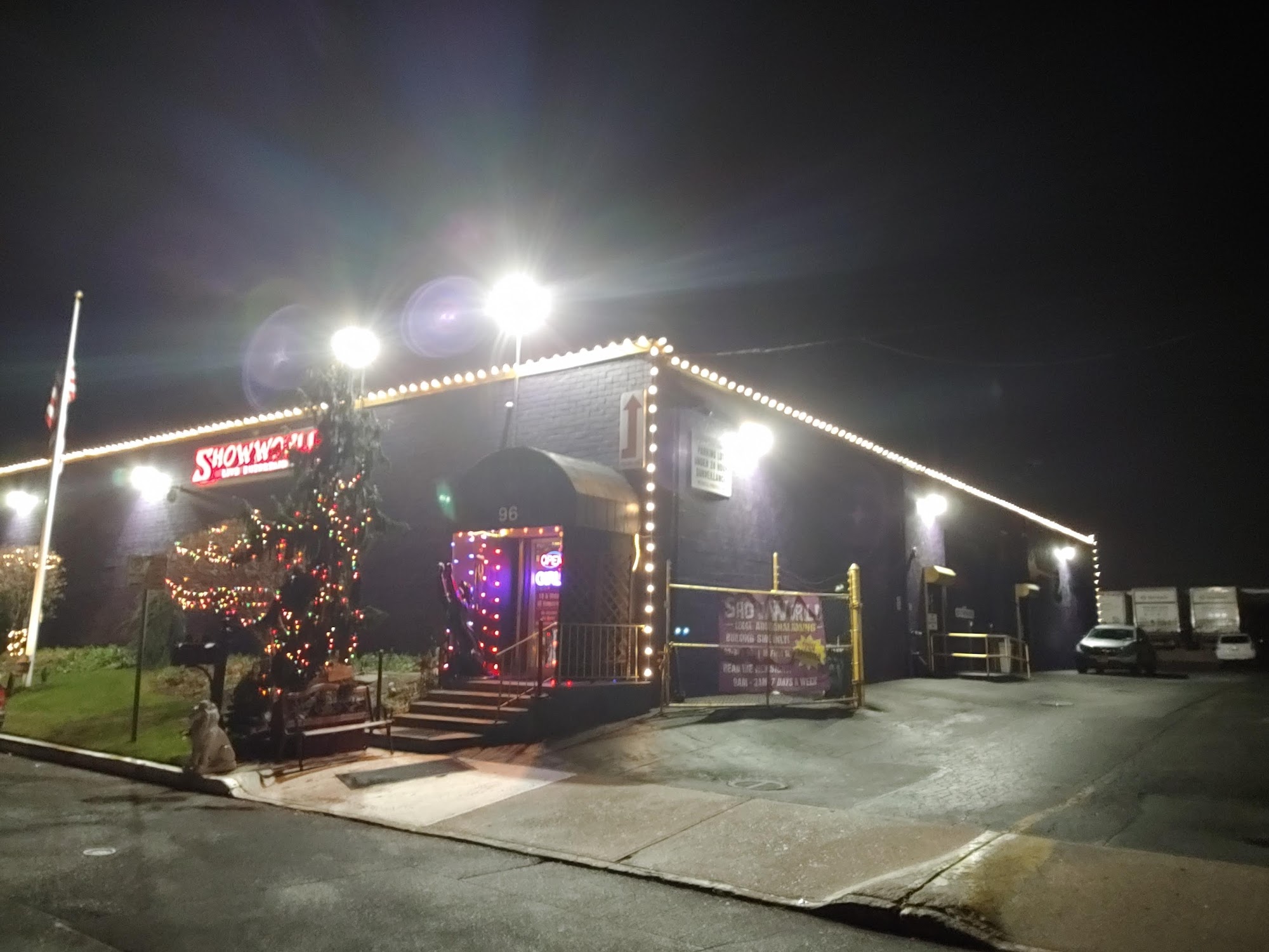 SHOWWORLD - West Babylon NY - Hours, Directions, Reviews - Loc8NearMe