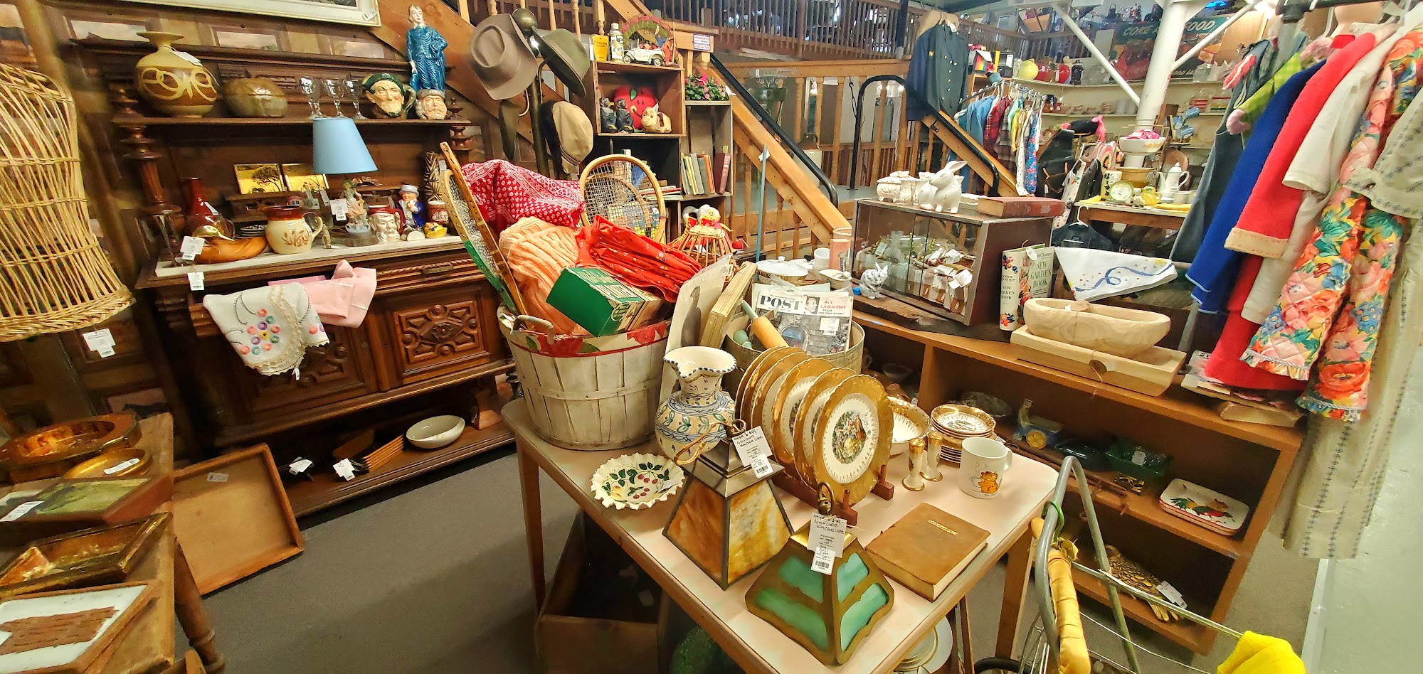 THORP FRUIT & ANTIQUE MALL - Thorp WA - Hours, Directions, Reviews ...