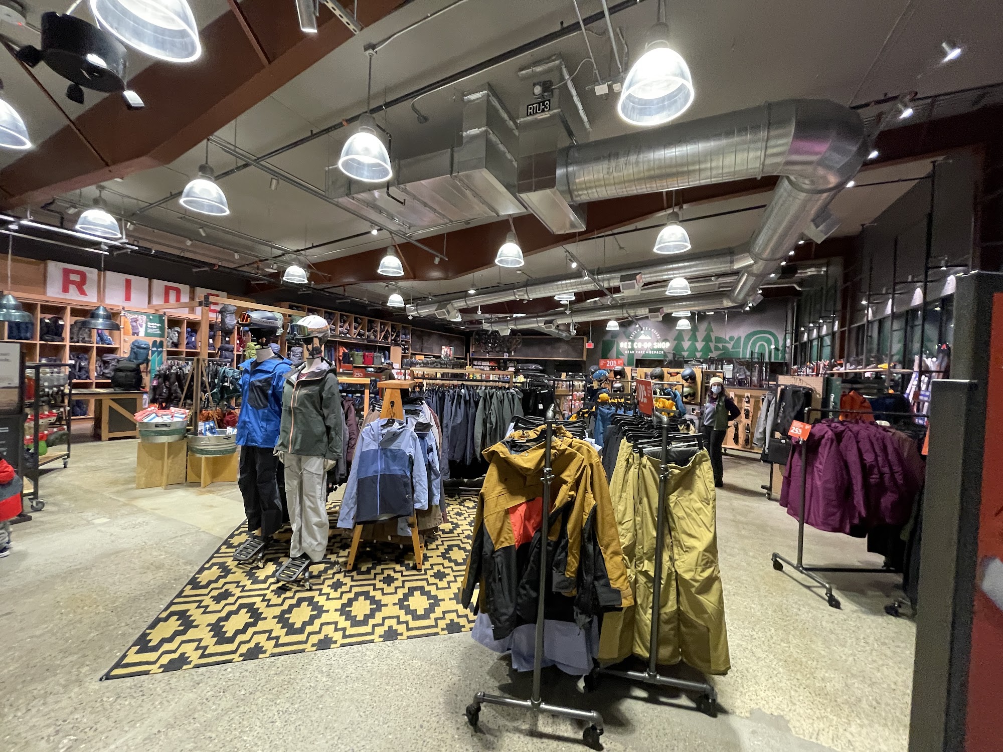 REI - 974 W Broadway, Jackson WY - Hours, Directions, Reviews - Loc8NearMe